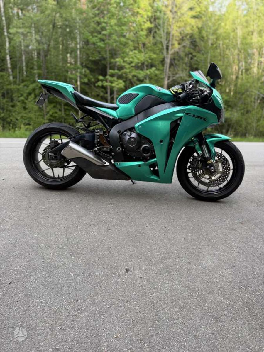 Хонда Cbr 2008 в Плунге, объемом двигателя 1.00 л и пробегом 44 тыс. км за 5000 €, фото 3 на AUTOMOTO.COM.LV