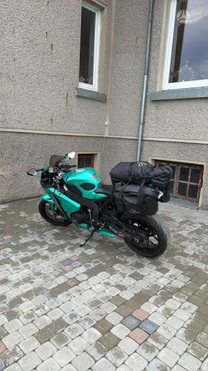 Хонда Cbr 2008 в Плунге, объемом двигателя 1.00 л и пробегом 44 тыс. км за 5000 €, фото 4 на AUTOMOTO.COM.LV
