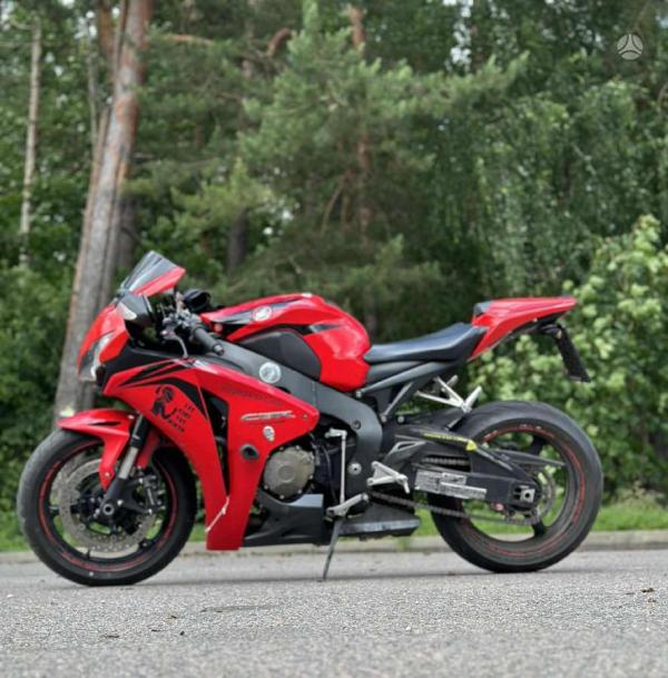 Honda Cbr 2009 Utena, ar dzinēja tilpumu 1.00 L un nobraukumu 43 tūkst. km par 4900 €, foto 4 vietnē AUTOMOTO.COM.LV