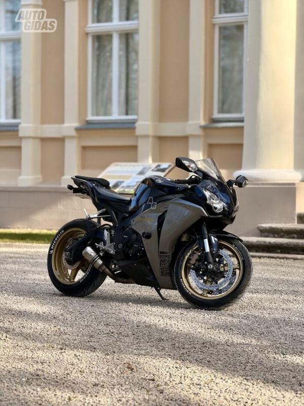 Хонда Cbr 2009 в Мажейкяй, объемом двигателя 1.00 л и пробегом 49 тыс. км за 5450 €, фото 1 на AUTOMOTO.COM.LV