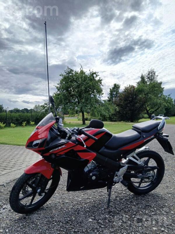 Хонда Cbr 2009 в Огре, объемом двигателя 0.13 л и пробегом 0 тыс. км за 1800 €, фото 4 на AUTOMOTO.COM.LV