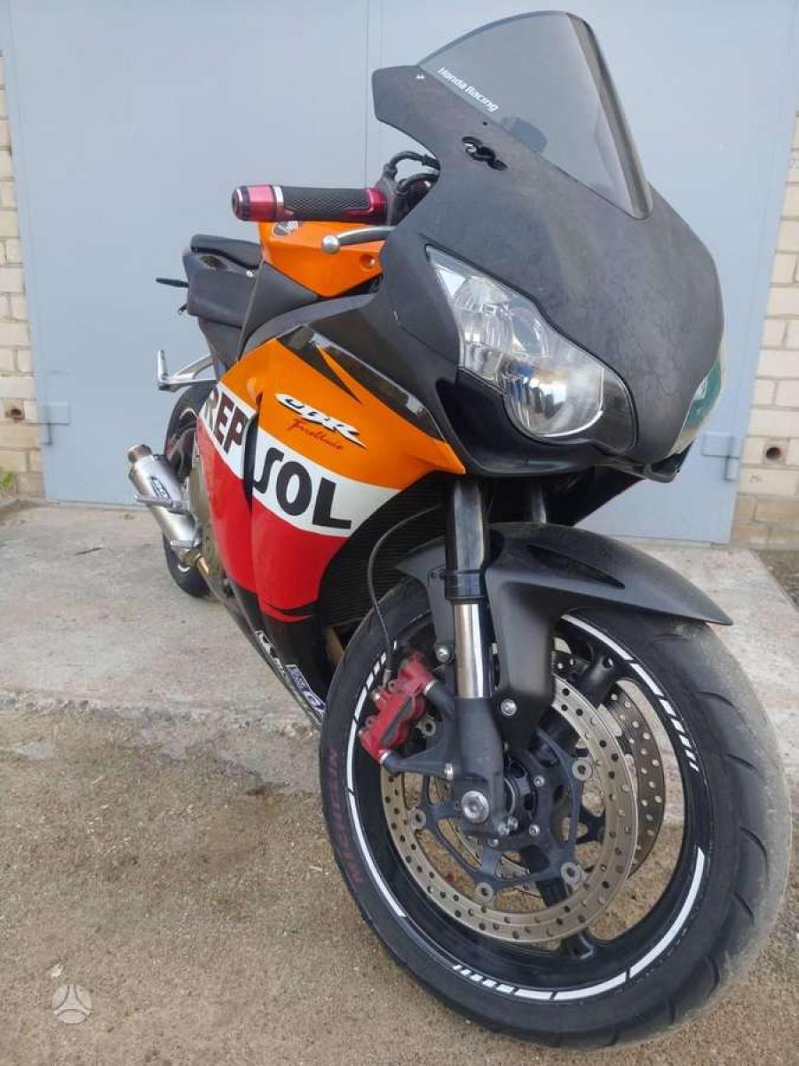 Honda Cbr 2009 in Vilnius, with an engine capacity of 1.00 L and mileage of 30 thousand km for 4150 €, photo 3 on AUTOMOTO.COM.LV