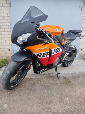 Honda Cbr 2009 in Vilnius, with an engine capacity of 1.00 L and mileage of 30 thousand km for 4150 €, photo 6 on AUTOMOTO.COM.LV