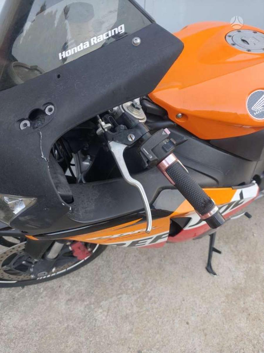 Honda Cbr 2009 in Vilnius, with an engine capacity of 1.00 L and mileage of 30 thousand km for 4150 €, photo 8 on AUTOMOTO.COM.LV