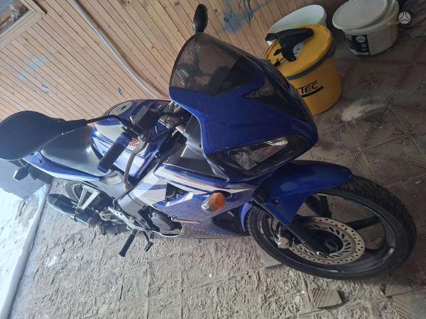 Honda Cbr 2010 Kauņa, ar dzinēja tilpumu 0.13 L un nobraukumu 12 tūkst. km par 1250 €, foto 1 vietnē AUTOMOTO.COM.LV