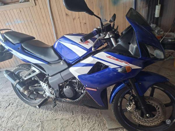 Honda Cbr 2010 Kauņa, ar dzinēja tilpumu 0.13 L un nobraukumu 12 tūkst. km par 1250 €, foto 3 vietnē AUTOMOTO.COM.LV