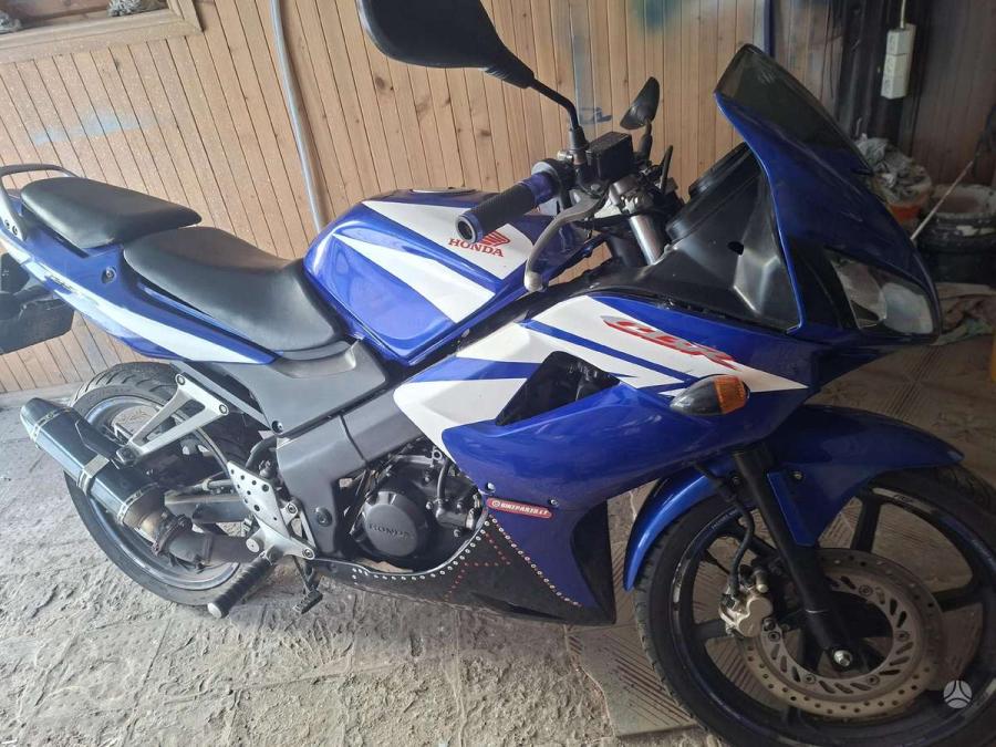 Honda Cbr 2010 Kauņa, ar dzinēja tilpumu 0.13 L un nobraukumu 12 tūkst. km par 1250 €, foto 3 vietnē AUTOMOTO.COM.LV