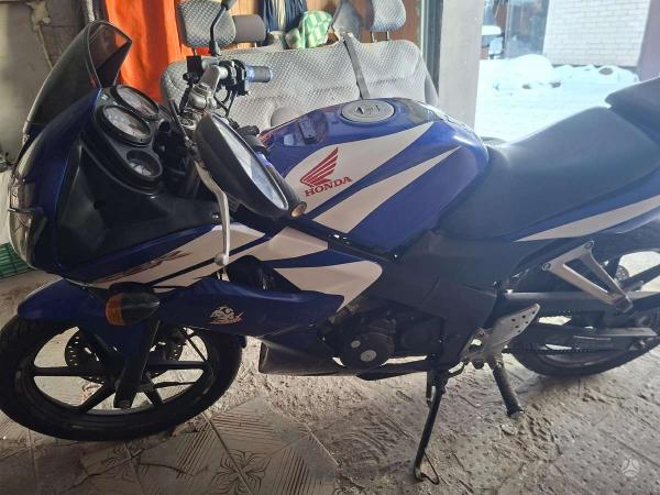 Honda Cbr 2010 Kauņa, ar dzinēja tilpumu 0.13 L un nobraukumu 12 tūkst. km par 1250 €, foto 5 vietnē AUTOMOTO.COM.LV