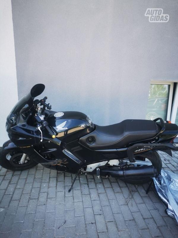 Хонда Cbr 2010 в Алитус, объемом двигателя 0.00 л и пробегом 0 тыс. км за 1600 €, фото 4 на AUTOMOTO.COM.LV
