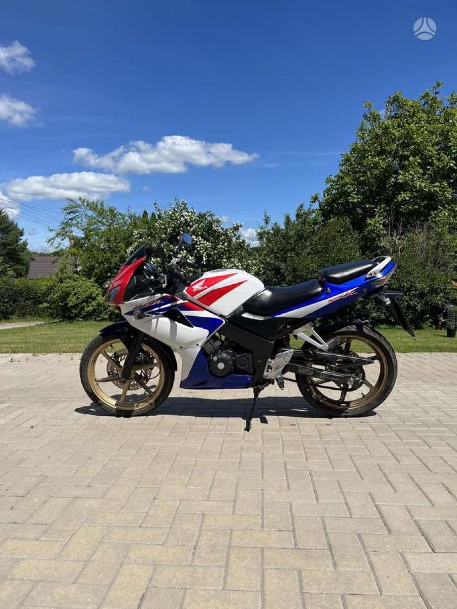 Honda Cbr 2010 Viļņa, ar dzinēja tilpumu 0.13 L un nobraukumu 25 tūkst. km par 1600 €, foto 1 vietnē AUTOMOTO.COM.LV