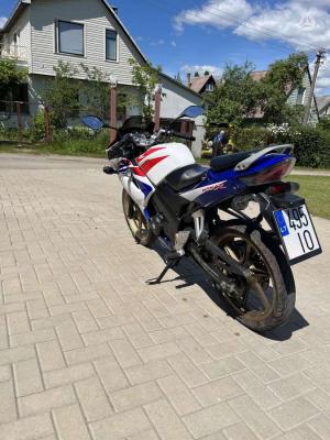 Honda Cbr 2010 Viļņa, ar dzinēja tilpumu 0.13 L un nobraukumu 25 tūkst. km par 1600 €, foto 3 vietnē AUTOMOTO.COM.LV