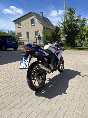 Honda Cbr 2010 Viļņa, ar dzinēja tilpumu 0.13 L un nobraukumu 25 tūkst. km par 1600 €, foto 4 vietnē AUTOMOTO.COM.LV