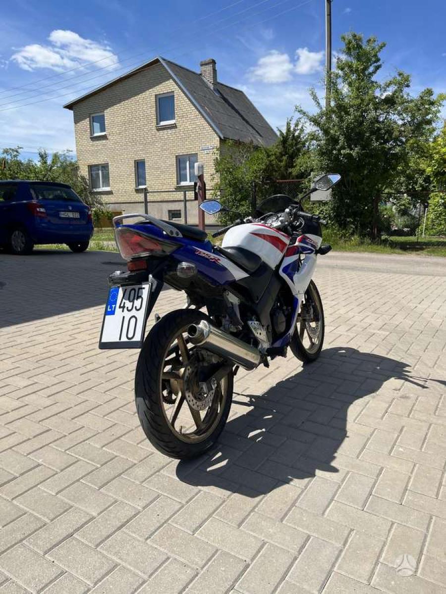 Honda Cbr 2010 Viļņa, ar dzinēja tilpumu 0.13 L un nobraukumu 25 tūkst. km par 1600 €, foto 4 vietnē AUTOMOTO.COM.LV