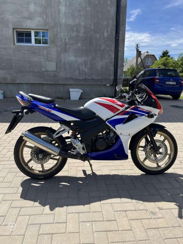 Honda Cbr 2010 in Vilnius, with an engine capacity of 0.13 L and mileage of 25 thousand km for 1600 €, photo 4 on AUTOMOTO.COM.LV