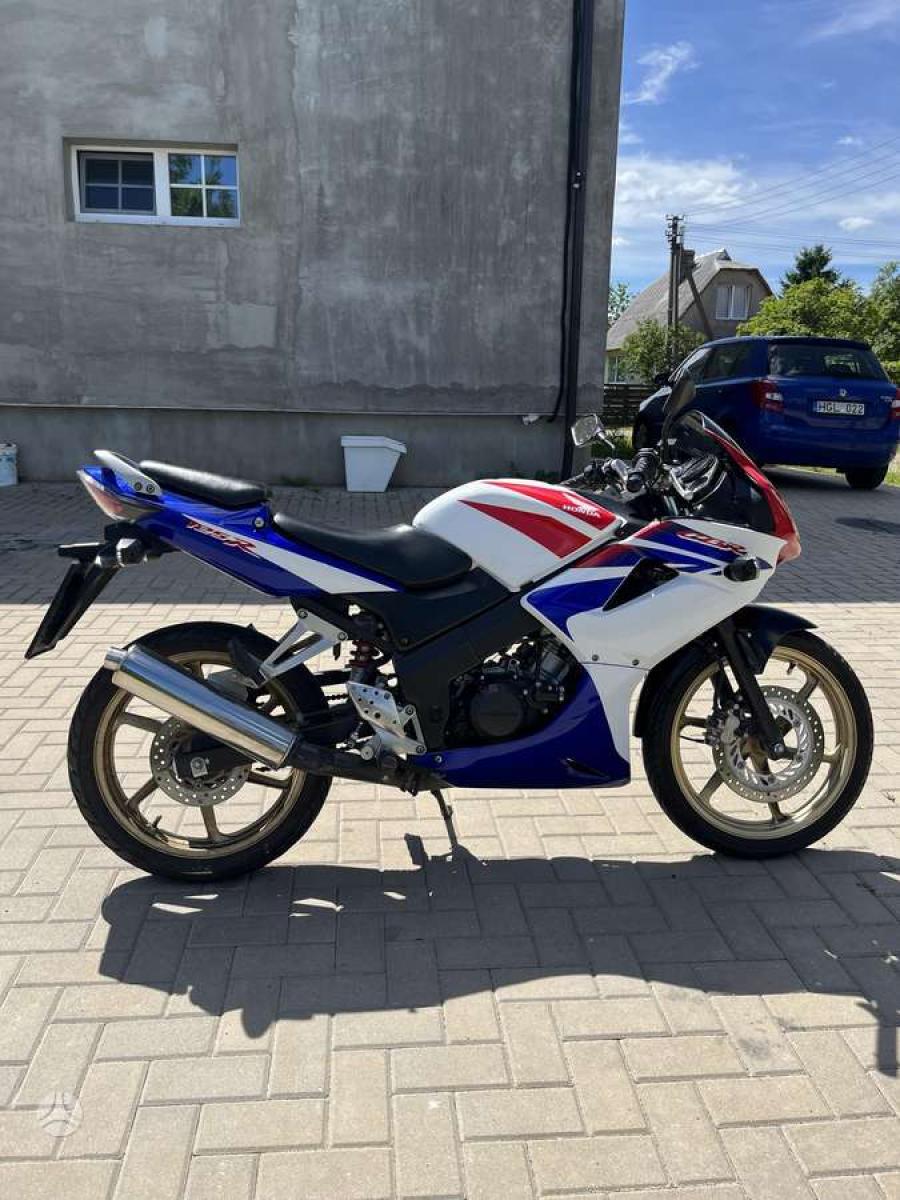 Honda Cbr 2010 Viļņa, ar dzinēja tilpumu 0.13 L un nobraukumu 25 tūkst. km par 1600 €, foto 5 vietnē AUTOMOTO.COM.LV