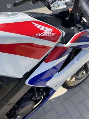 Honda Cbr 2010 Viļņa, ar dzinēja tilpumu 0.13 L un nobraukumu 25 tūkst. km par 1600 €, foto 6 vietnē AUTOMOTO.COM.LV