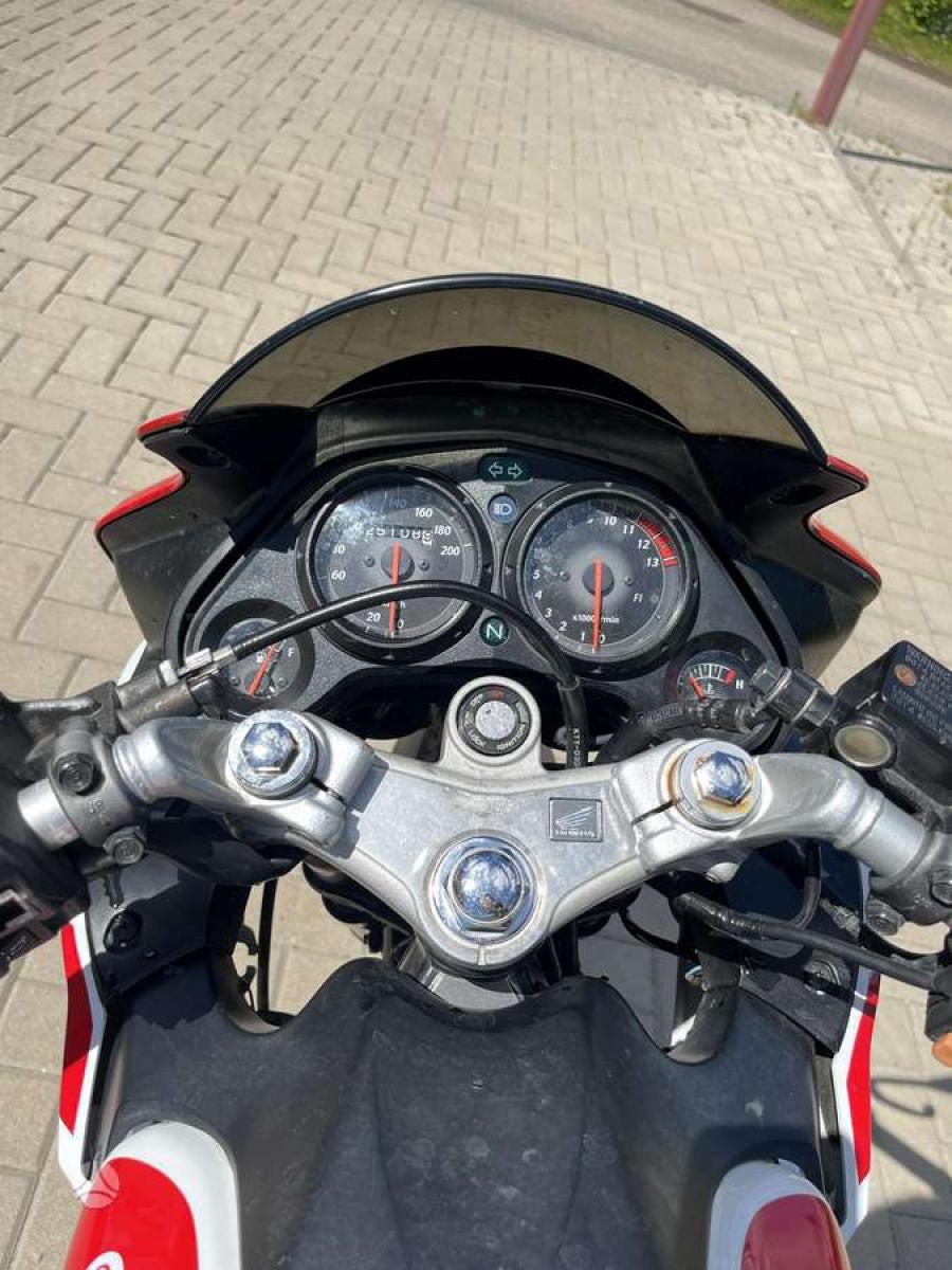 Honda Cbr 2010 Viļņa, ar dzinēja tilpumu 0.13 L un nobraukumu 25 tūkst. km par 1600 €, foto 7 vietnē AUTOMOTO.COM.LV