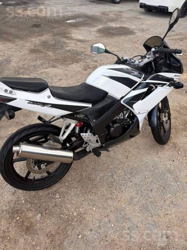 Honda Cbr 2010 Rīga, ar dzinēja tilpumu 0.13 L un nobraukumu 0 tūkst. km par 1550 €, foto 5 vietnē AUTOMOTO.COM.LV