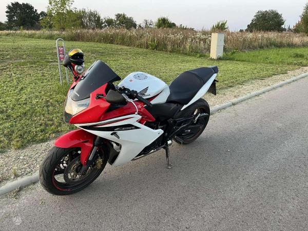 Honda Cbr 2011 in Rokiskis, with an engine capacity of 0.60 L and mileage of 32 thousand km for 3600 €, photo 5 on AUTOMOTO.COM.LV