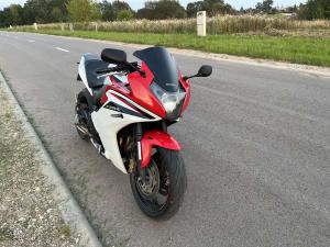 Honda Cbr 2011 in Rokiskis, with an engine capacity of 0.60 L and mileage of 32 thousand km for 3600 €, photo 6 on AUTOMOTO.COM.LV