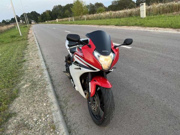 Honda Cbr 2011 in Rokiskis, with an engine capacity of 0.60 L and mileage of 32 thousand km for 3600 €, photo 7 on AUTOMOTO.COM.LV