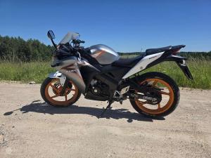 Honda Cbr 2011 Plungė, ar dzinēja tilpumu 0.13 L un nobraukumu 58 tūkst. km par 1550 €, foto  vietnē AUTOMOTO.COM.LV