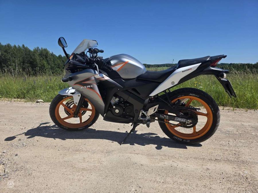 Honda Cbr 2011 Plungė, ar dzinēja tilpumu 0.13 L un nobraukumu 58 tūkst. km par 1550 €, foto 1 vietnē AUTOMOTO.COM.LV