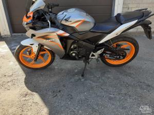 Honda Cbr 2011 in Panevezys, with an engine capacity of 0.13 L and mileage of 40 thousand km for 1550 €, photo  on AUTOMOTO.COM.LV