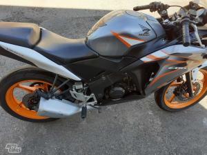 Honda Cbr 2011 in Panevezys, with an engine capacity of 0.13 L and mileage of 40 thousand km for 1550 €, photo 5 on AUTOMOTO.COM.LV