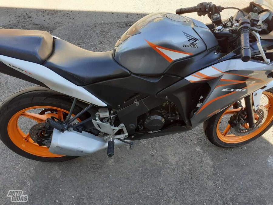 Honda Cbr 2011 in Panevezys, with an engine capacity of 0.13 L and mileage of 40 thousand km for 1550 €, photo 5 on AUTOMOTO.COM.LV