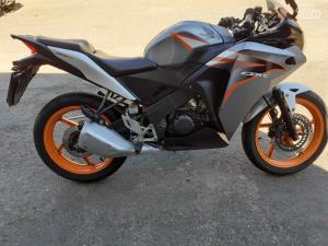 Honda Cbr 2011 in Panevezys, with an engine capacity of 0.13 L and mileage of 40 thousand km for 1550 €, photo 7 on AUTOMOTO.COM.LV