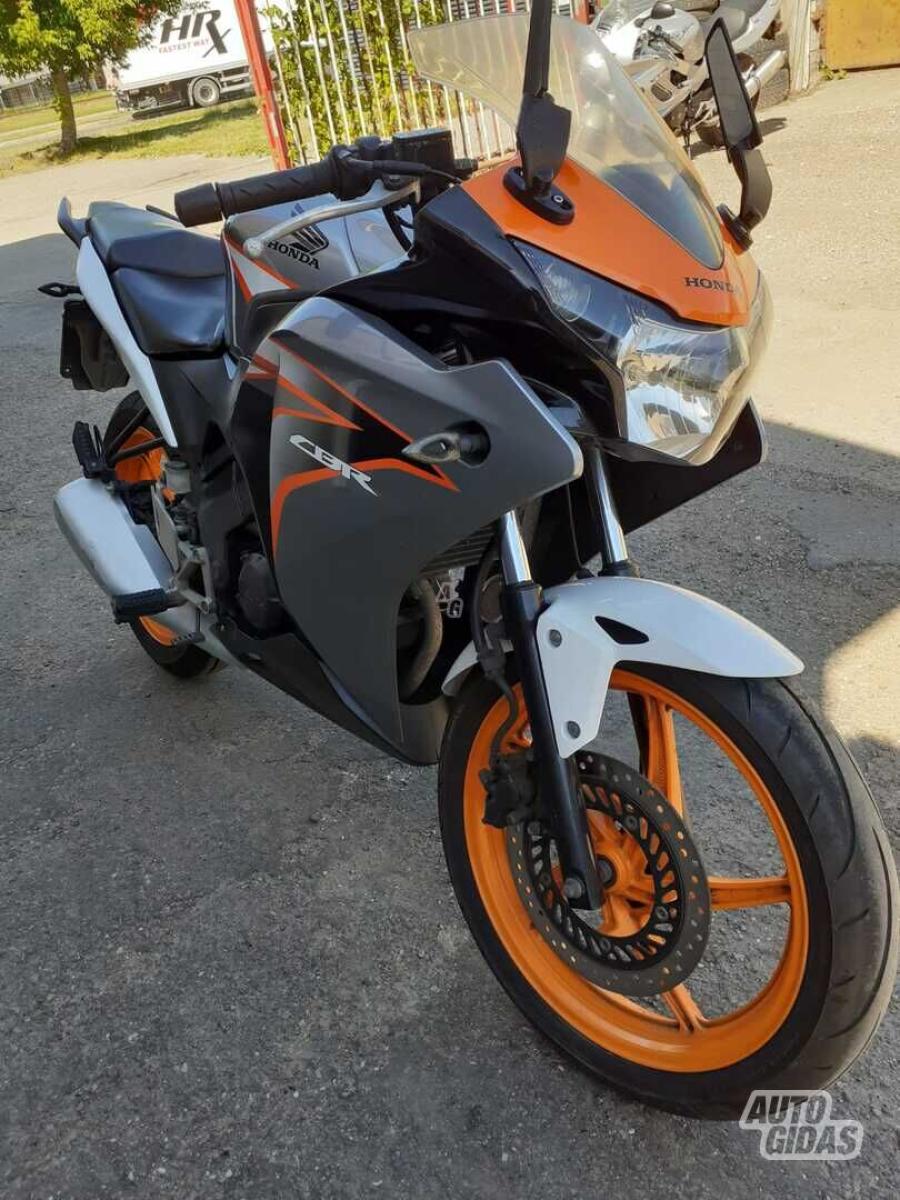 Honda Cbr 2011 in Panevezys, with an engine capacity of 0.13 L and mileage of 40 thousand km for 1550 €, photo 8 on AUTOMOTO.COM.LV