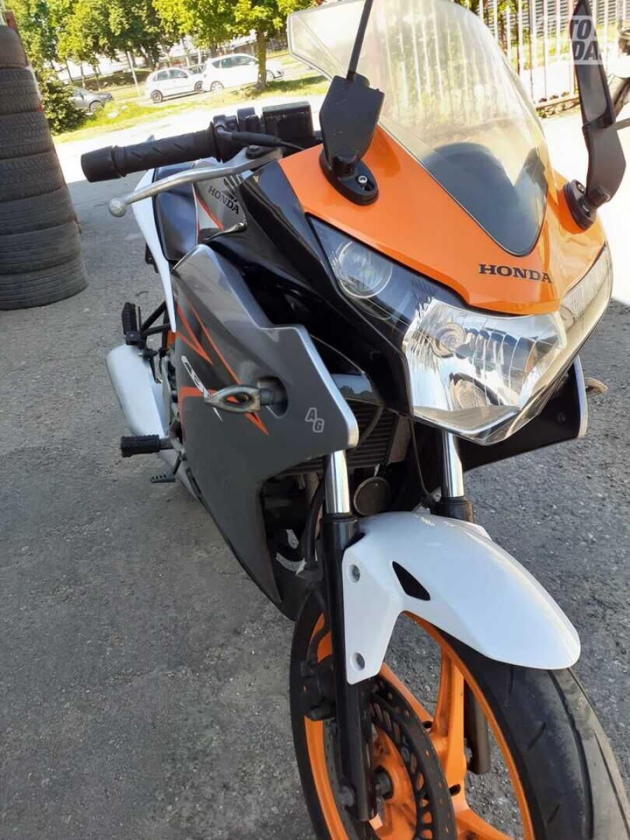 Honda Cbr 2011 in Panevezys, with an engine capacity of 0.13 L and mileage of 40 thousand km for 1550 €, photo 9 on AUTOMOTO.COM.LV
