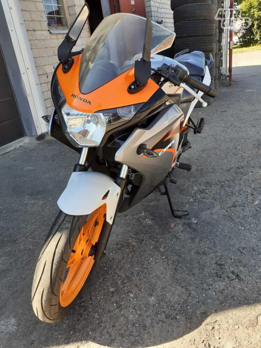 Honda Cbr 2011 in Panevezys, with an engine capacity of 0.13 L and mileage of 40 thousand km for 1550 €, photo 10 on AUTOMOTO.COM.LV
