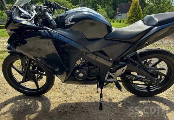 Honda Cbr 2011 Aizkraukle, ar dzinēja tilpumu 0.13 L un nobraukumu 0 tūkst. km par 1800 €, foto 1 vietnē AUTOMOTO.COM.LV