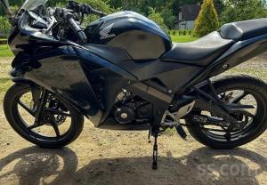 Honda Cbr 2011 Aizkraukle, ar dzinēja tilpumu 0.13 L un nobraukumu 0 tūkst. km par 1800 €, foto  vietnē AUTOMOTO.COM.LV