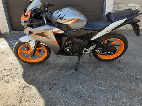 Honda Cbr 2011 Panevēža, ar dzinēja tilpumu 0.13 L un nobraukumu 40 tūkst. km par 1500 €, foto 1 vietnē AUTOMOTO.COM.LV