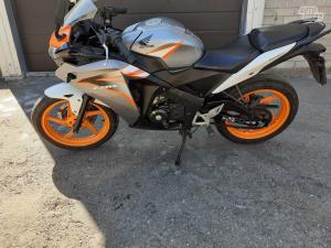Honda Cbr 2011 Panevēža, ar dzinēja tilpumu 0.13 L un nobraukumu 40 tūkst. km par 1500 €, foto  vietnē AUTOMOTO.COM.LV