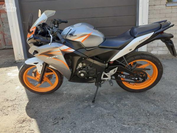 Honda Cbr 2011 Panevēža, ar dzinēja tilpumu 0.13 L un nobraukumu 40 tūkst. km par 1500 €, foto 11 vietnē AUTOMOTO.COM.LV