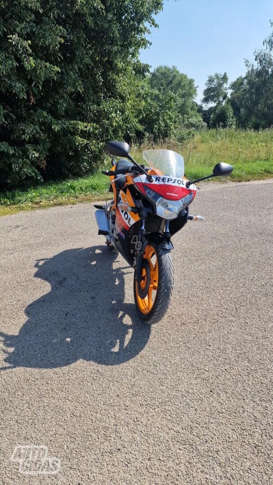 Хонда Cbr 2012 в Вильнюс, объемом двигателя 0.13 л и пробегом 24 тыс. км за 1750 €, фото 4 на AUTOMOTO.COM.LV