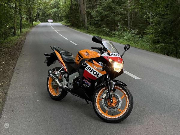 Honda Cbr 2012 in Kaunas, with an engine capacity of 0.13 L and mileage of 31 thousand km for 1650 €, photo 1 on AUTOMOTO.COM.LV