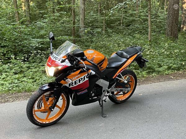 Honda Cbr 2012 in Kaunas, with an engine capacity of 0.13 L and mileage of 31 thousand km for 1650 €, photo 2 on AUTOMOTO.COM.LV