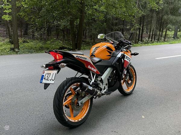 Honda Cbr 2012 in Kaunas, with an engine capacity of 0.13 L and mileage of 31 thousand km for 1650 €, photo 3 on AUTOMOTO.COM.LV