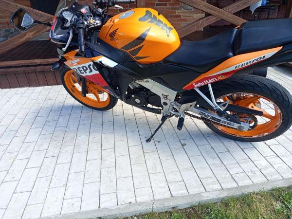 Honda Cbr 2013 Vilkaviškis, ar dzinēja tilpumu 0.13 L un nobraukumu 25 tūkst. km par 1800 €, foto 3 vietnē AUTOMOTO.COM.LV