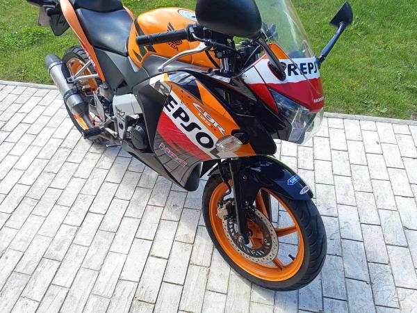 Honda Cbr 2013 in Vilkaviskis, with an engine capacity of 0.13 L and mileage of 25 thousand km for 1800 €, photo 2 on AUTOMOTO.COM.LV