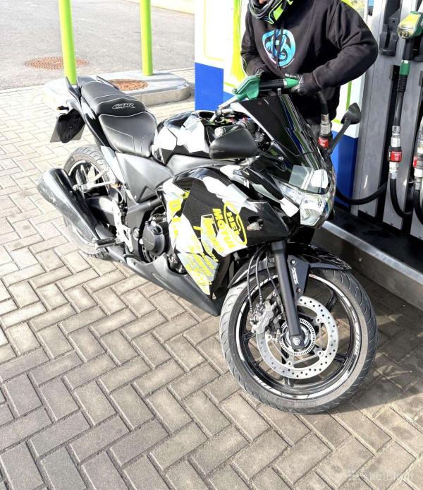 Honda Cbr 2013 in Jonava, with an engine capacity of 0.25 L and mileage of 29 thousand km for 2000 €, photo 4 on AUTOMOTO.COM.LV