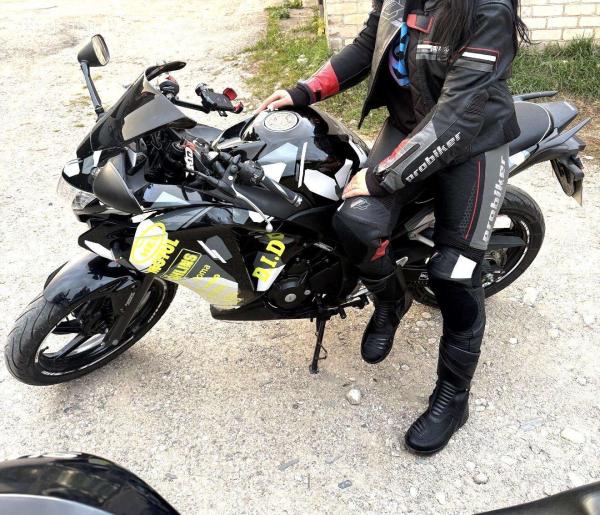 Honda Cbr 2013 in Jonava, with an engine capacity of 0.25 L and mileage of 29 thousand km for 2000 €, photo 5 on AUTOMOTO.COM.LV