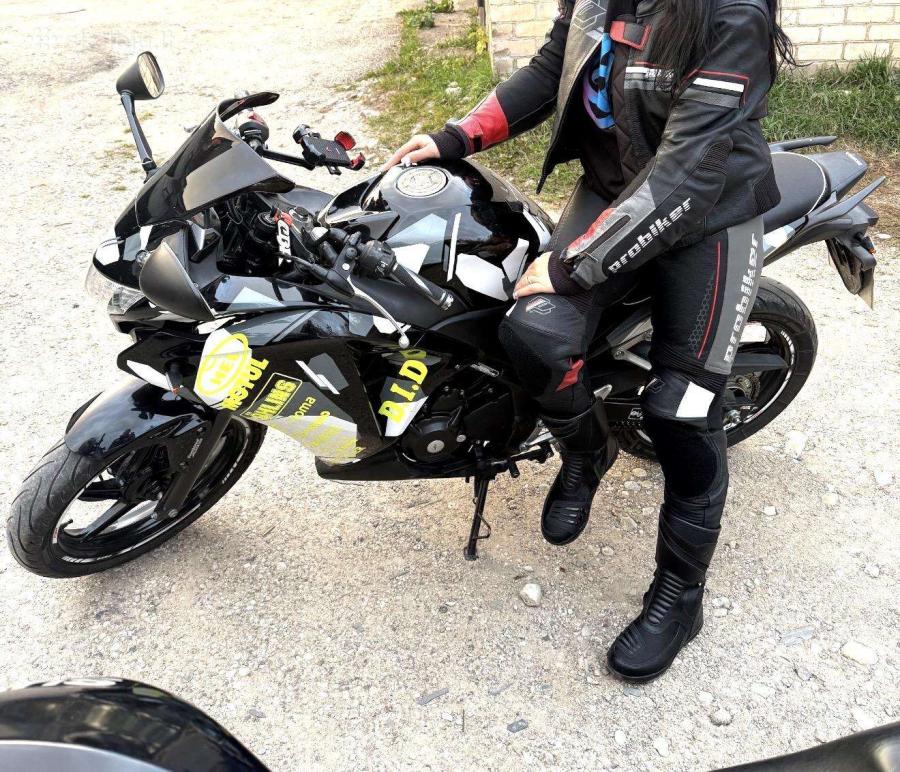 Honda Cbr 2013 in Jonava, with an engine capacity of 0.25 L and mileage of 29 thousand km for 2000 €, photo 6 on AUTOMOTO.COM.LV