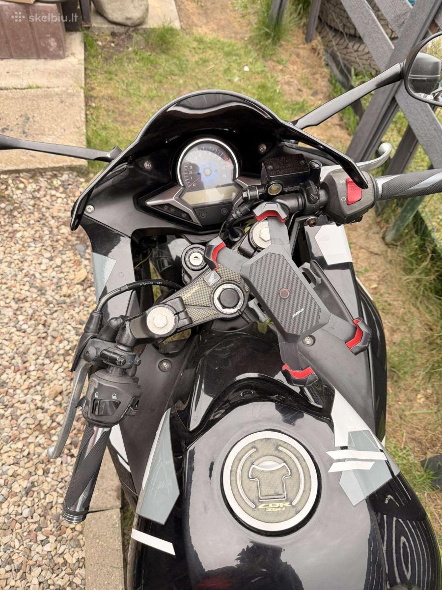 Honda Cbr 2013 in Jonava, with an engine capacity of 0.25 L and mileage of 29 thousand km for 2000 €, photo 10 on AUTOMOTO.COM.LV