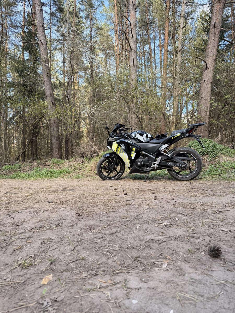 Honda Cbr 2013 in Jonava, with an engine capacity of 0.25 L and mileage of 29 thousand km for 2000 €, photo 12 on AUTOMOTO.COM.LV